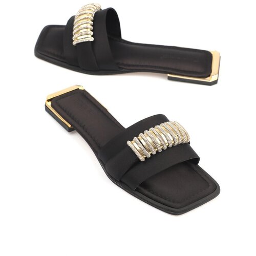 Capone Outfitters Capone Blunt Toe Stone Accessory Metal Heel Detailed ...