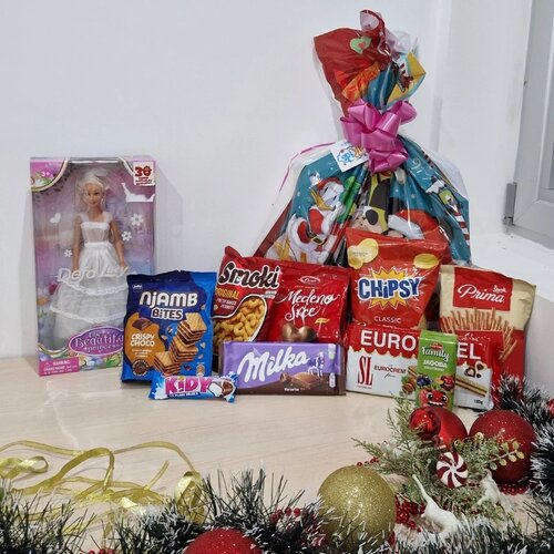 Novogodišnji slatki paketić za devojčice, 5-7g | ePonuda.com