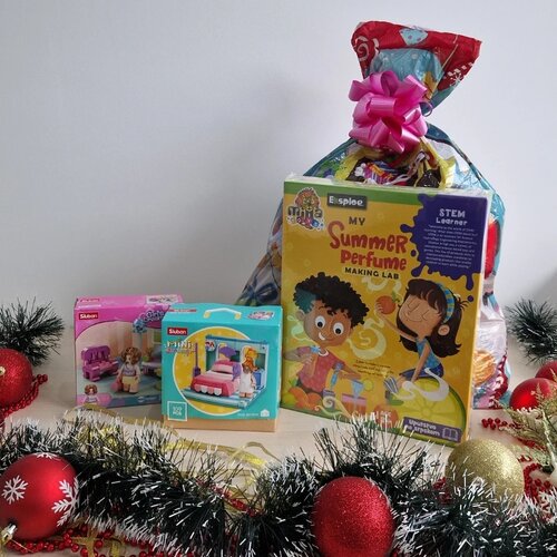 Novogodišnji paketić za devojčice 2024, 8-12g | ePonuda.com